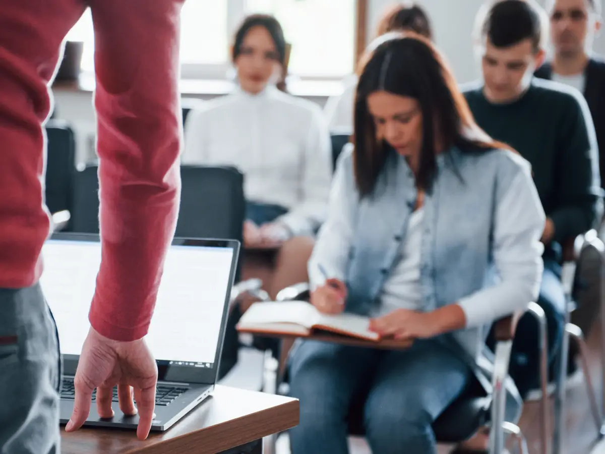 Cómo tomar apuntes y notas en clase + Tabla de abreviaturas Cómo tomar apuntes y notas en clase + Tabla de abreviaturas